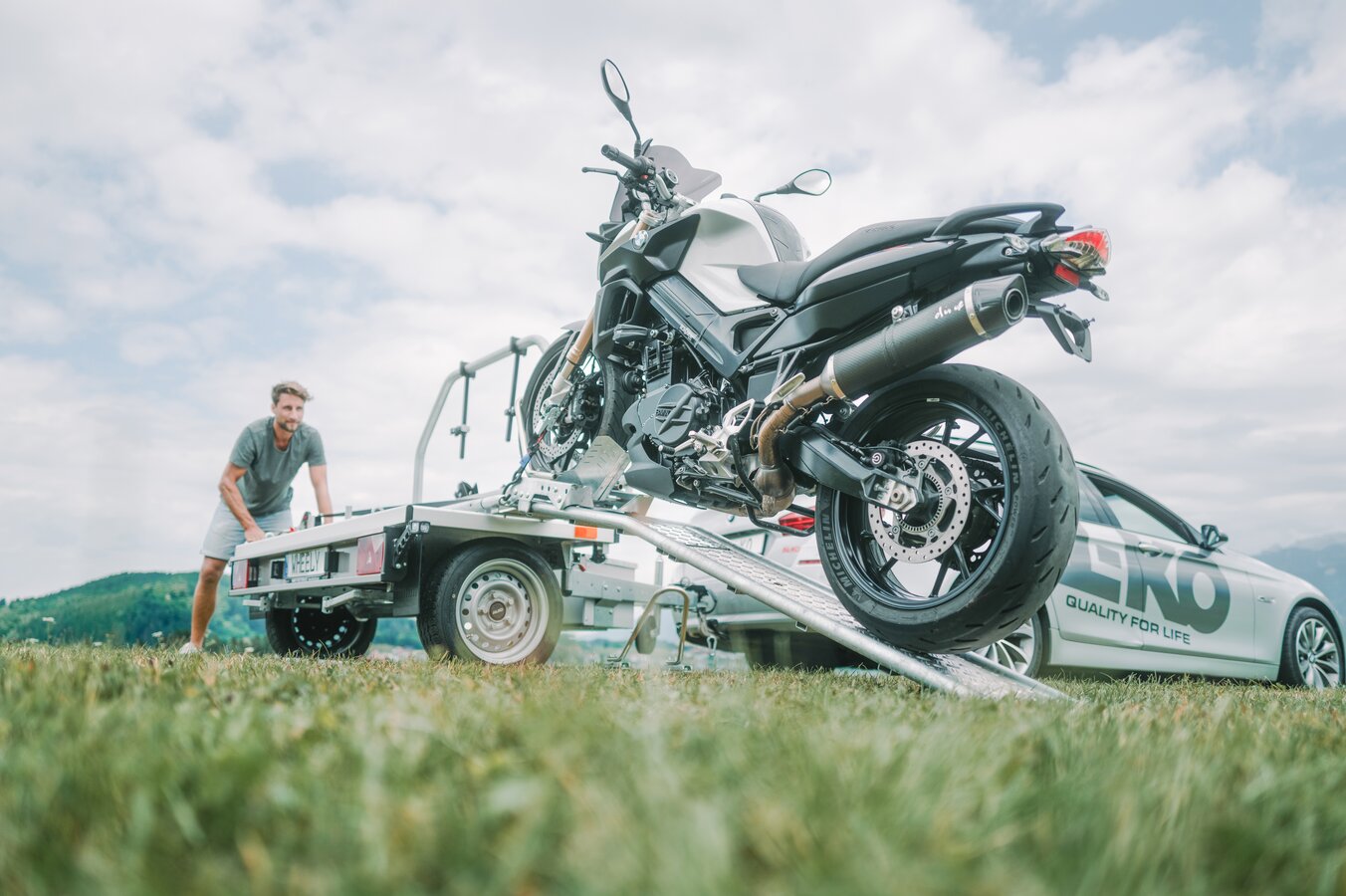 Motorrad-Verladehilfe von SAWIKO | Motorrad sicher & einfach verladen